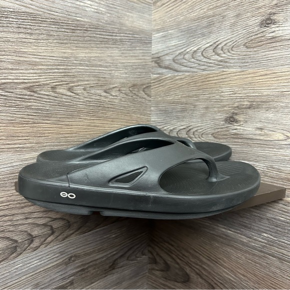 OOFOS | Shoes | Oofos Original Black Flip Flops Sandals | Poshmark